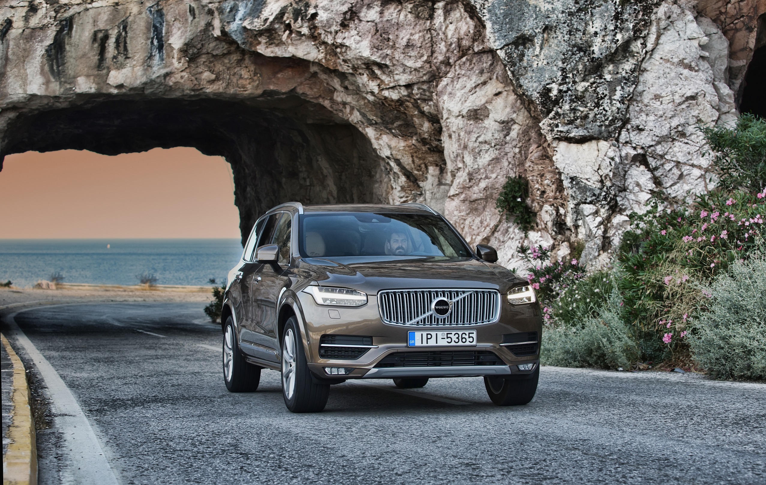 Το Volvo XC90 κυριαρχεί στα μεγάλα SUV και το 2017 - autoliveris