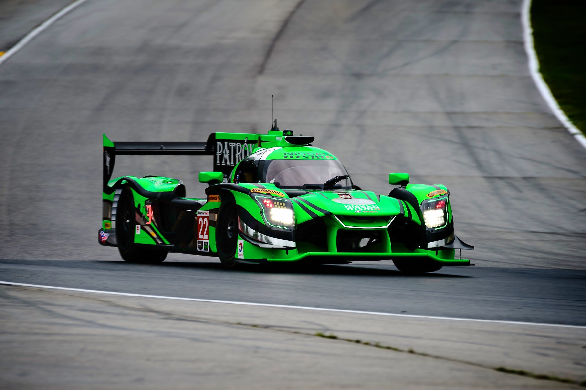 H Nissan κατακτά το Road America - autoliveris