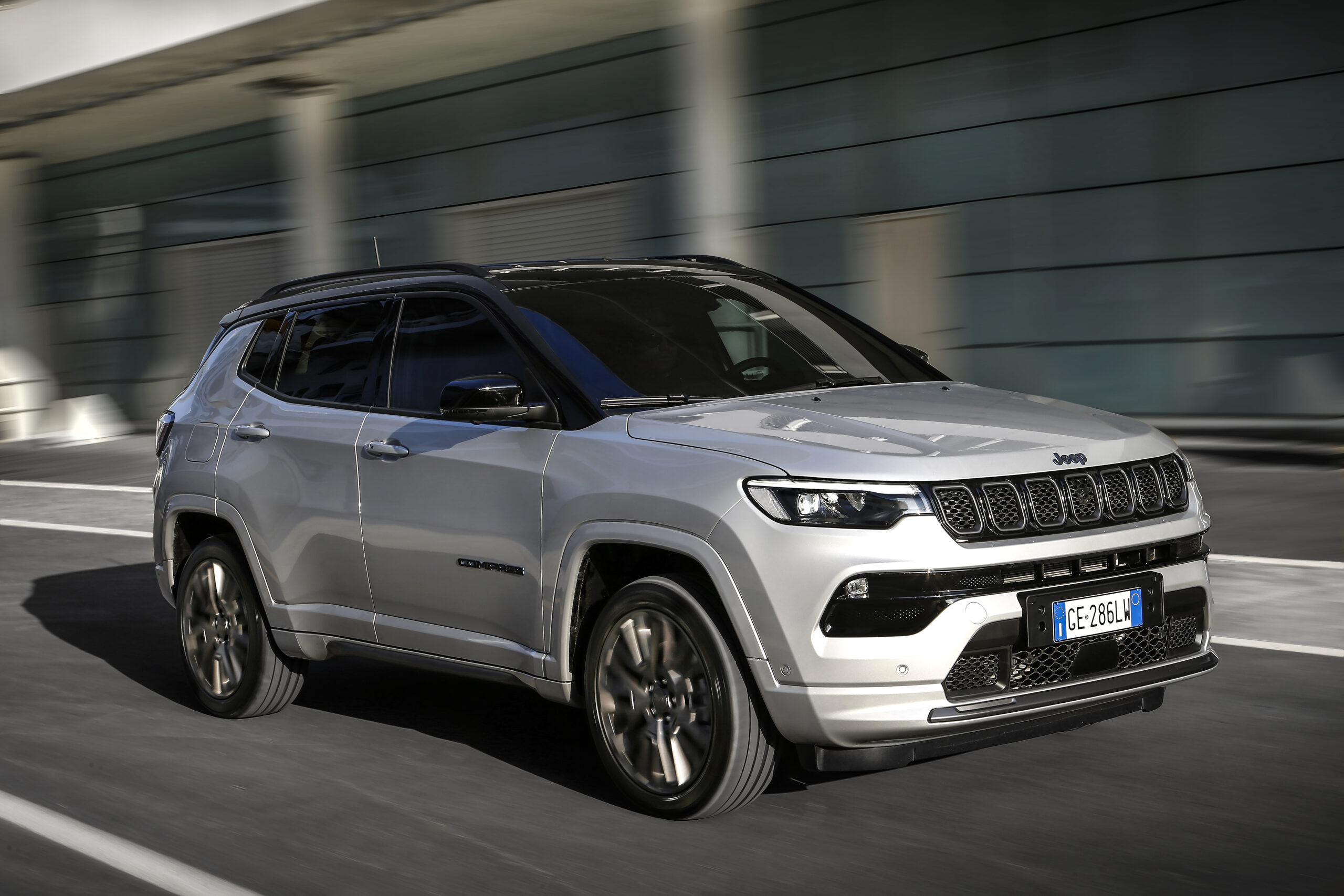 Το νέο Jeep Compass (video) - autoliveris