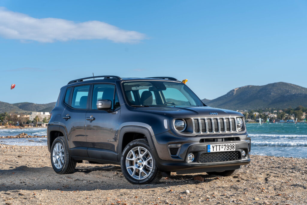 High Definition 7 ιντσών LCD οθόνη στο Jeep Renegade - autoliveris
