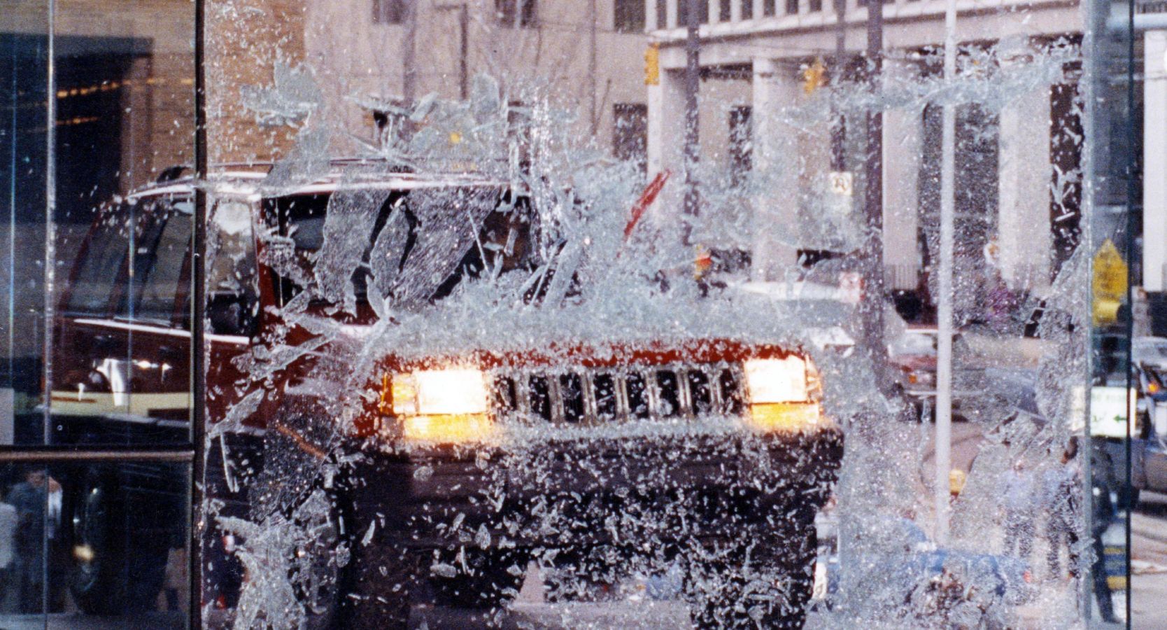 Το Jeep Grand Cherokee τα σπάει! (video) - autoliveris